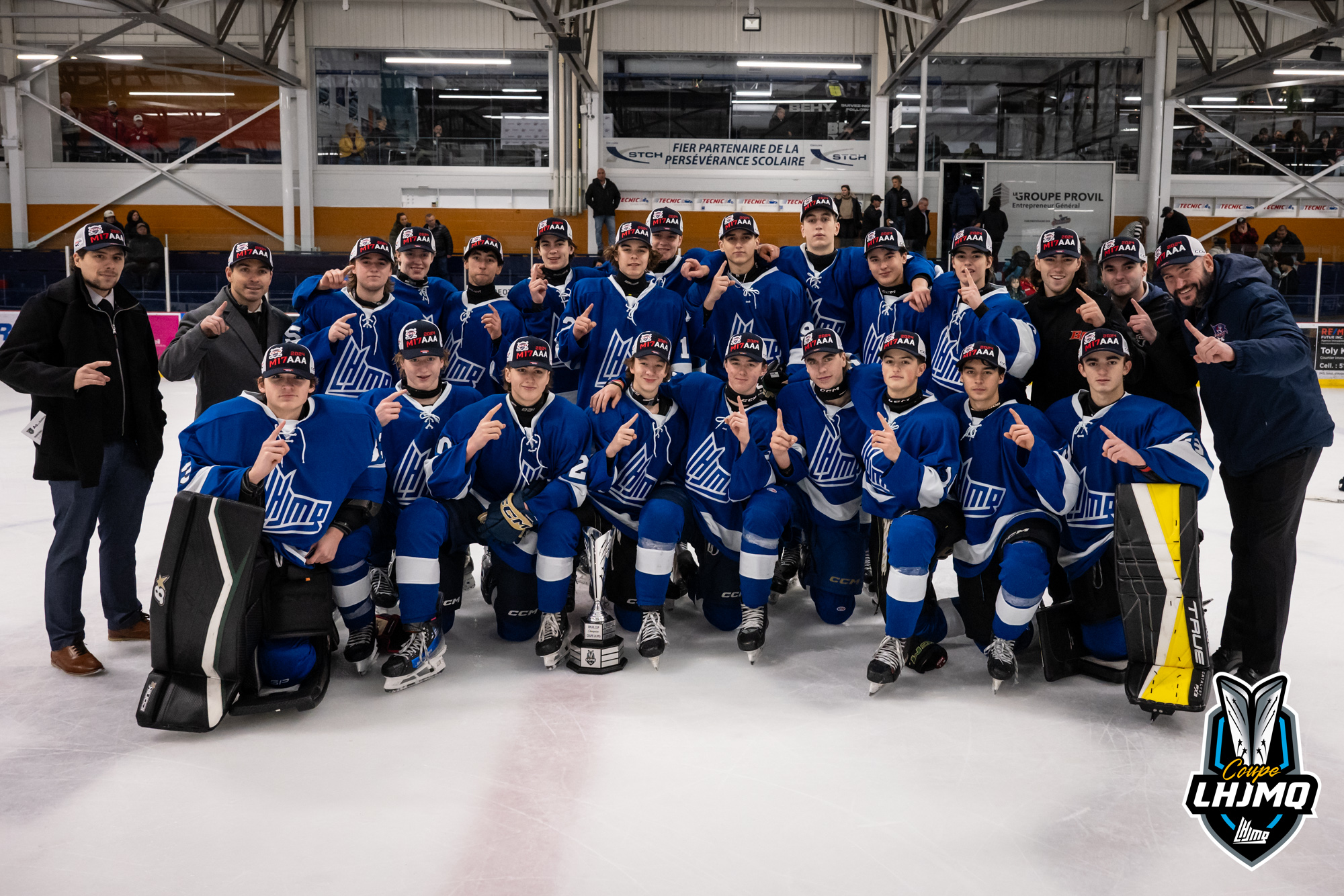 Une première période à caractère offensif permet à Équipe LHJMQ Bleu de ...