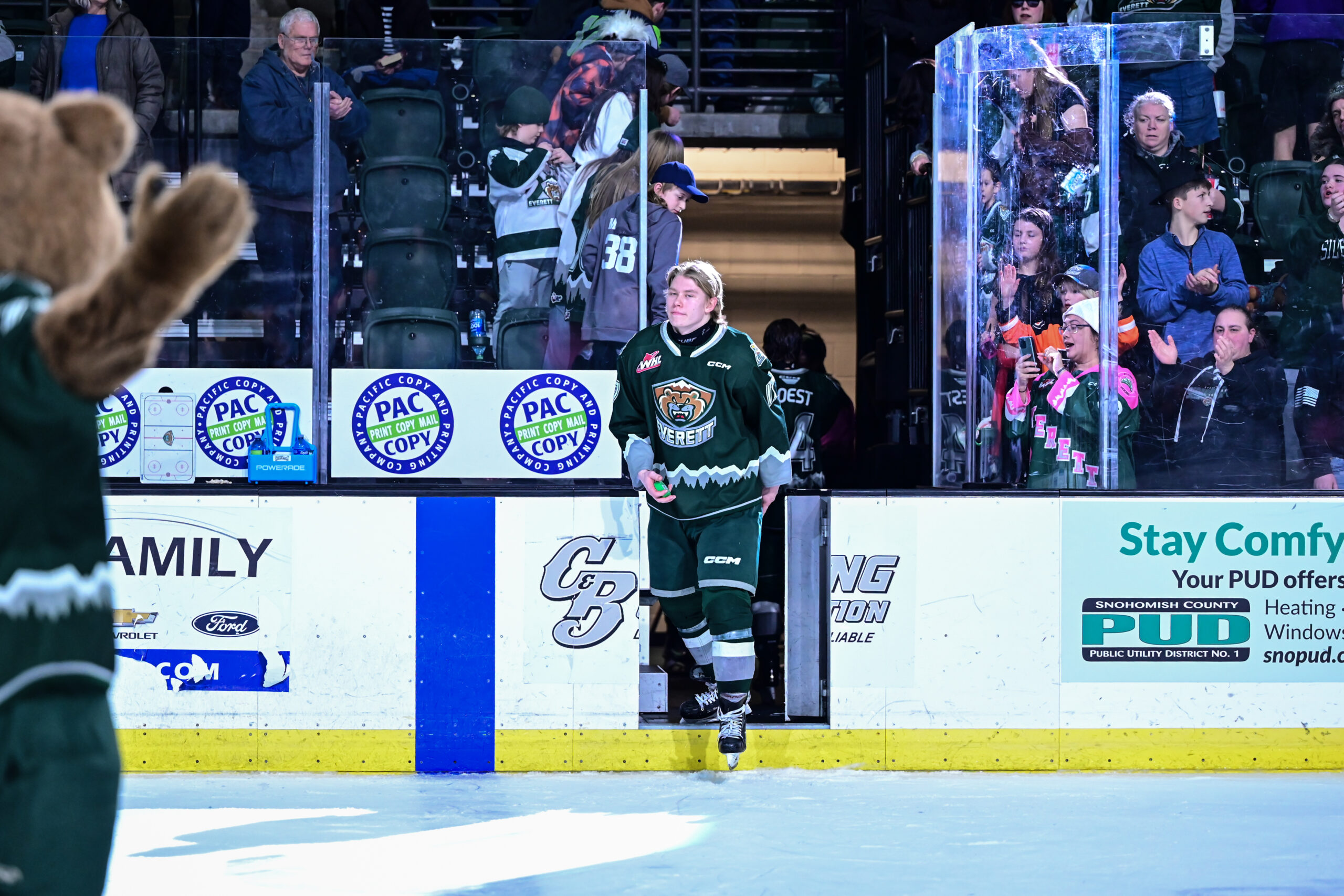 TIPS WIN // Wolf, Man. - Everett Silvertips