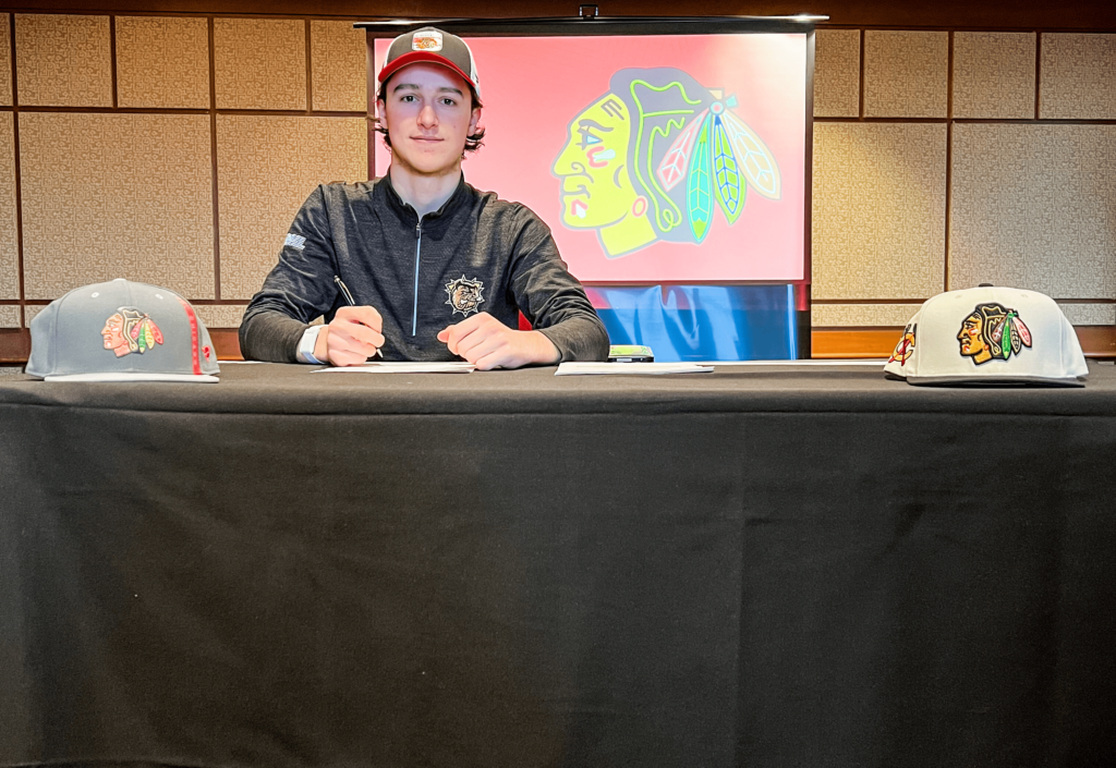 CHICAGO BLACKHAWKS SIGN BULLDOGS STAR NICK LARDIS - Brantford Bulldogs