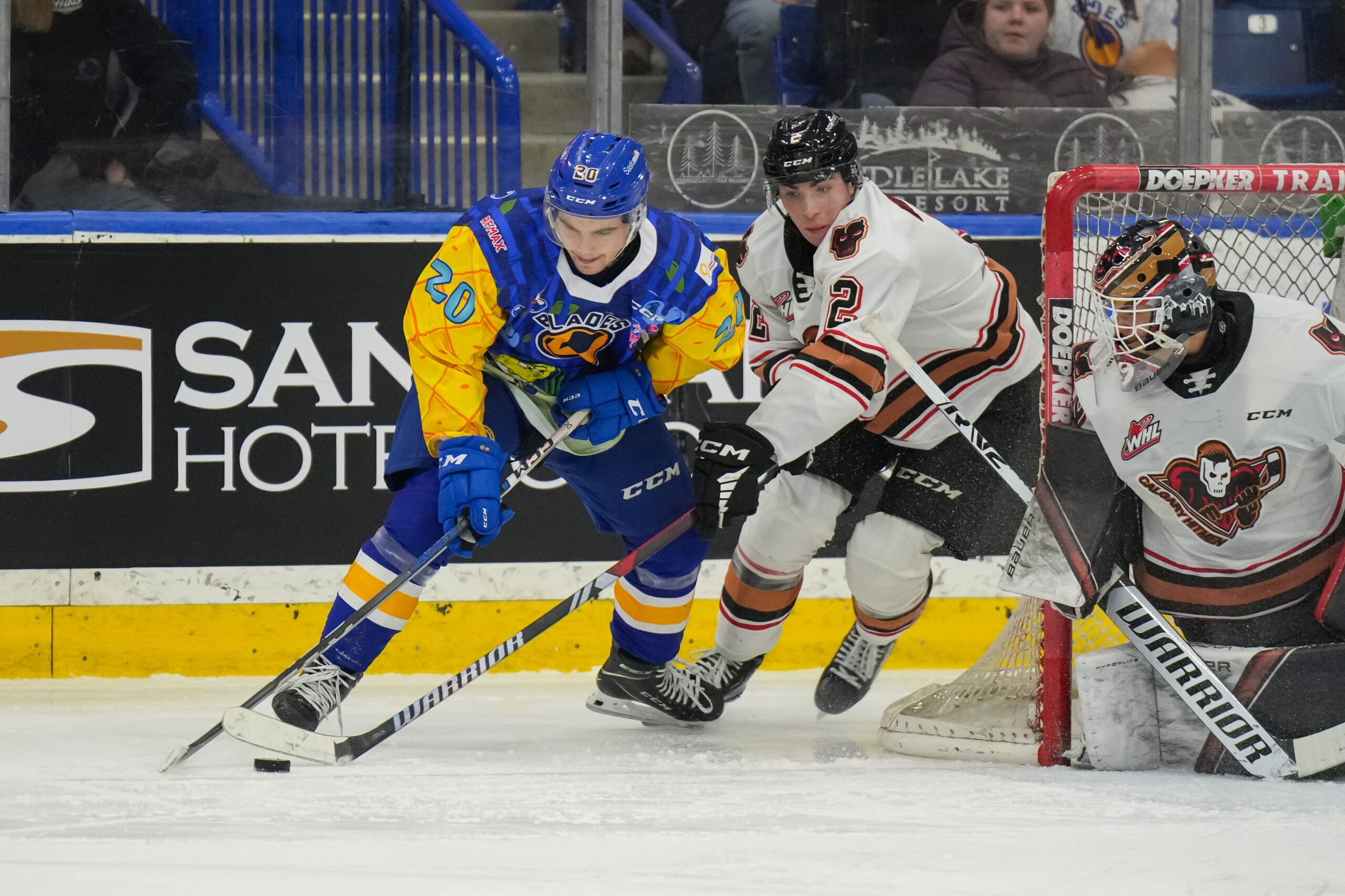 Hitmen Fall to Blades in Saskatoon - Calgary Hitmen