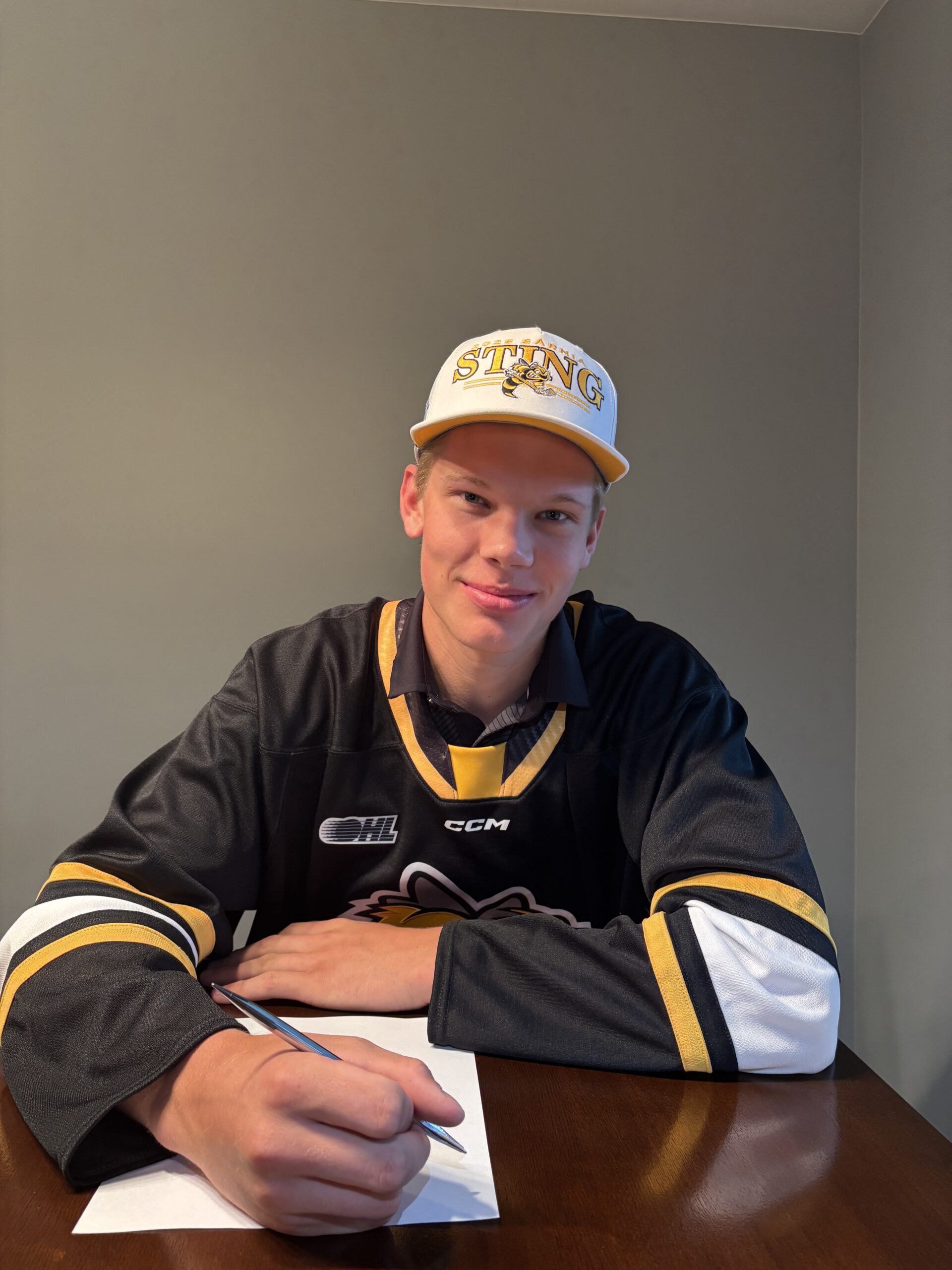 Sarnia Sting Sign Forward Kase Kamzik - Sarnia Sting
